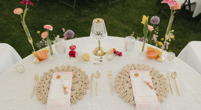 Why Use Charger Plates at your Wedding | The Wedding Trailer – Monarch ...